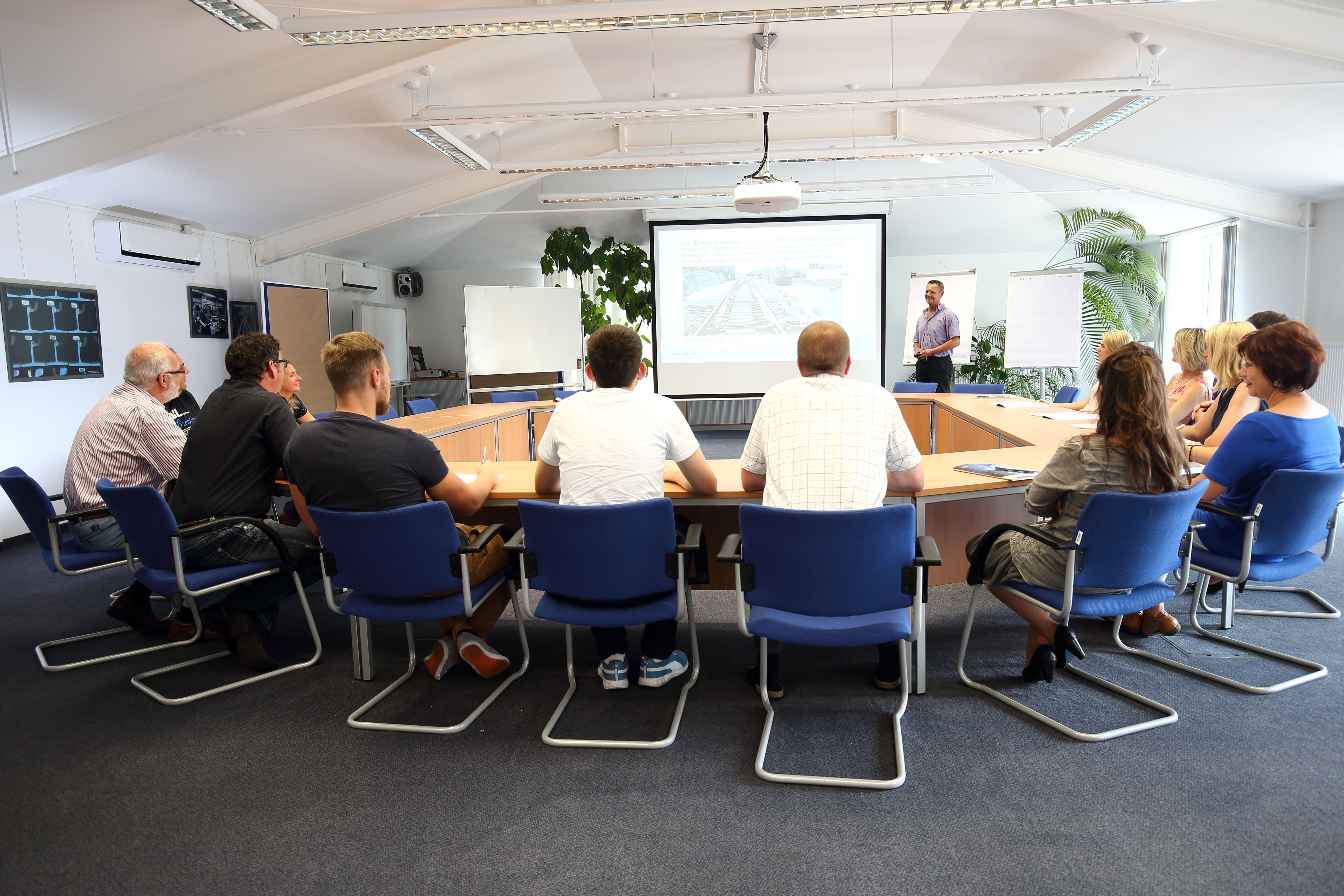Campus Brandenburg Railway Systems Academy: voestalpine Railway Systems ...