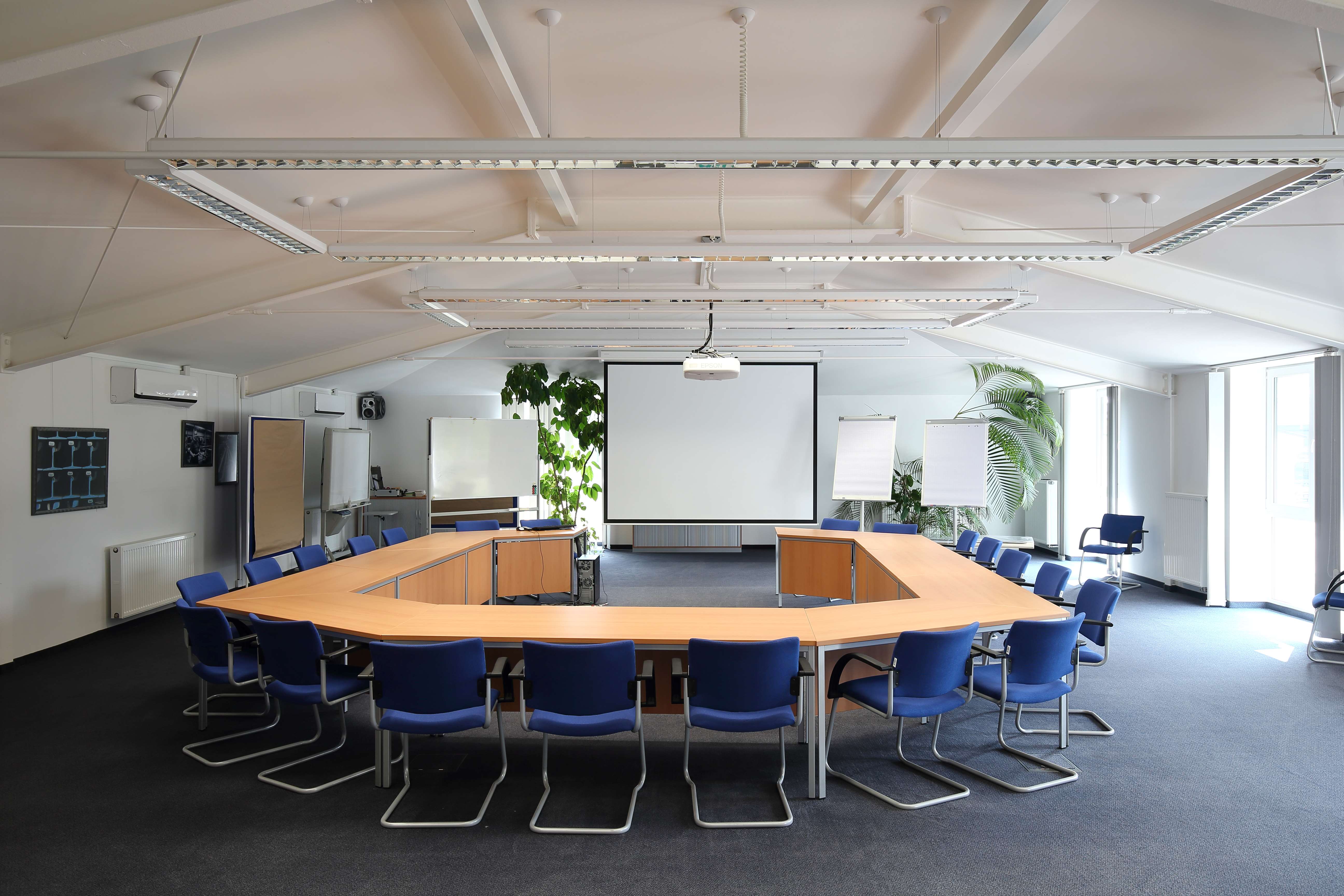 Campus Brandenburg Railway Systems Academy: voestalpine Railway Systems ...