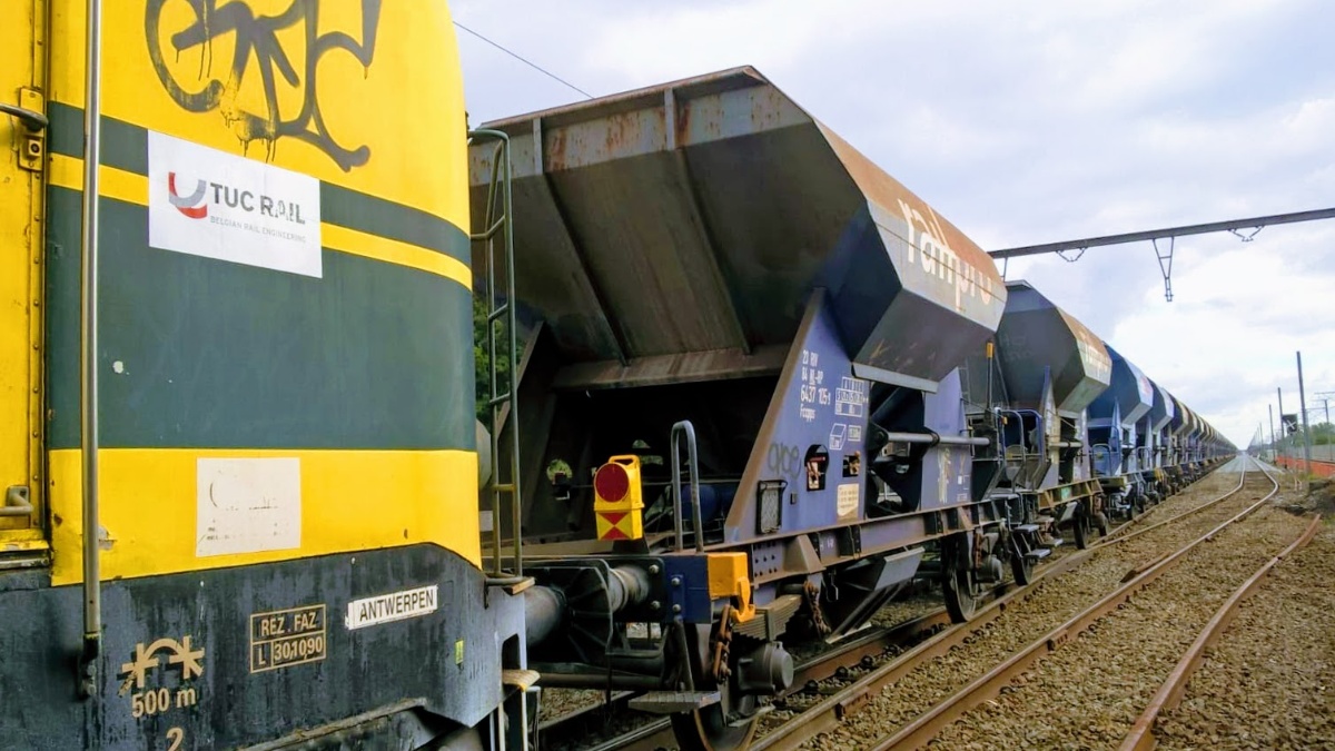 Our ballast wagons in Belgium - voestalpine Track Solutions Netherlands ...