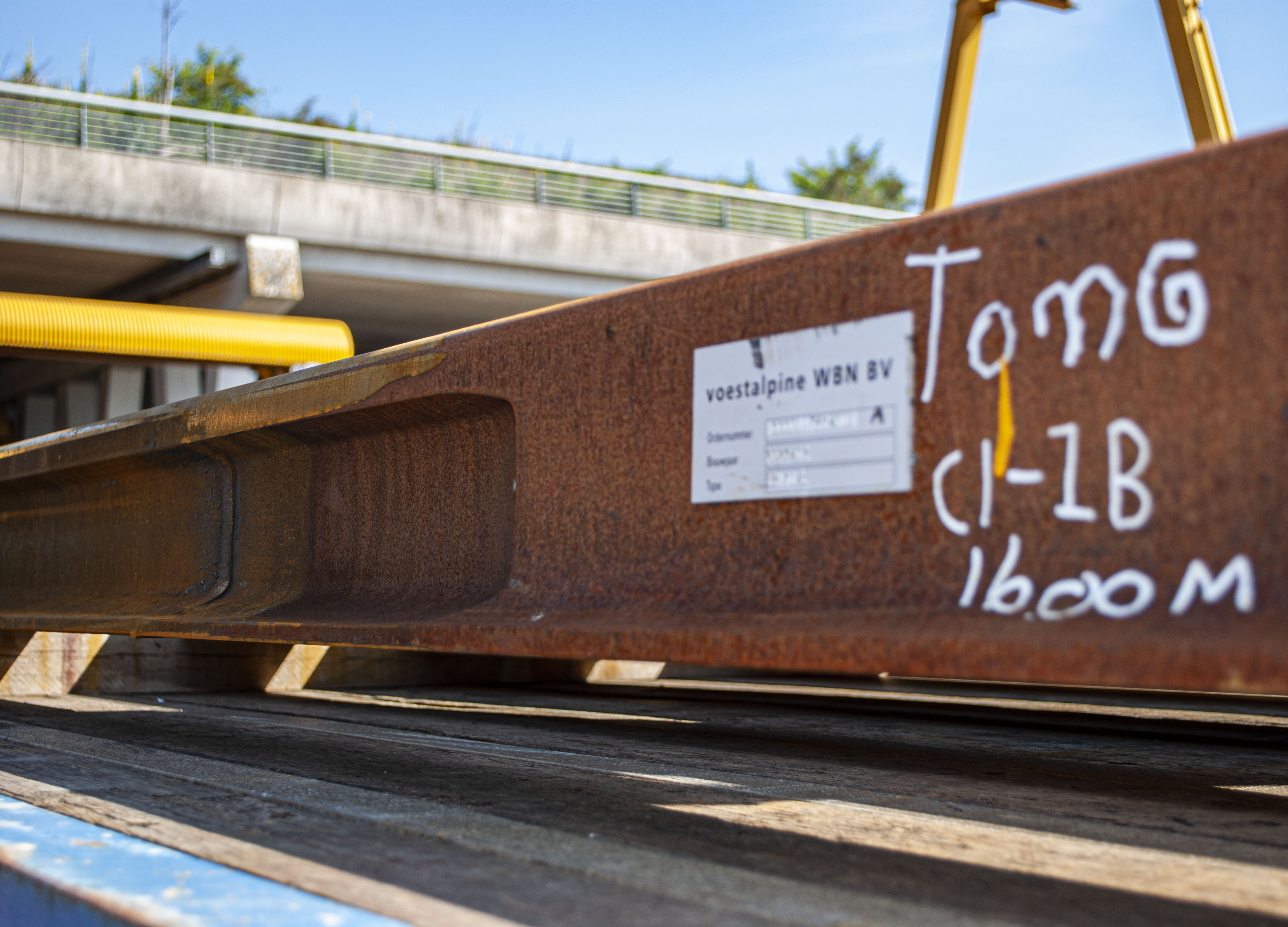 Service upscale: long-welded rails containing expansion joints ...