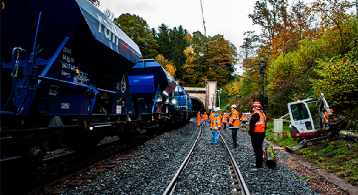 Another successful test with our dust suppressing ballast train in ...