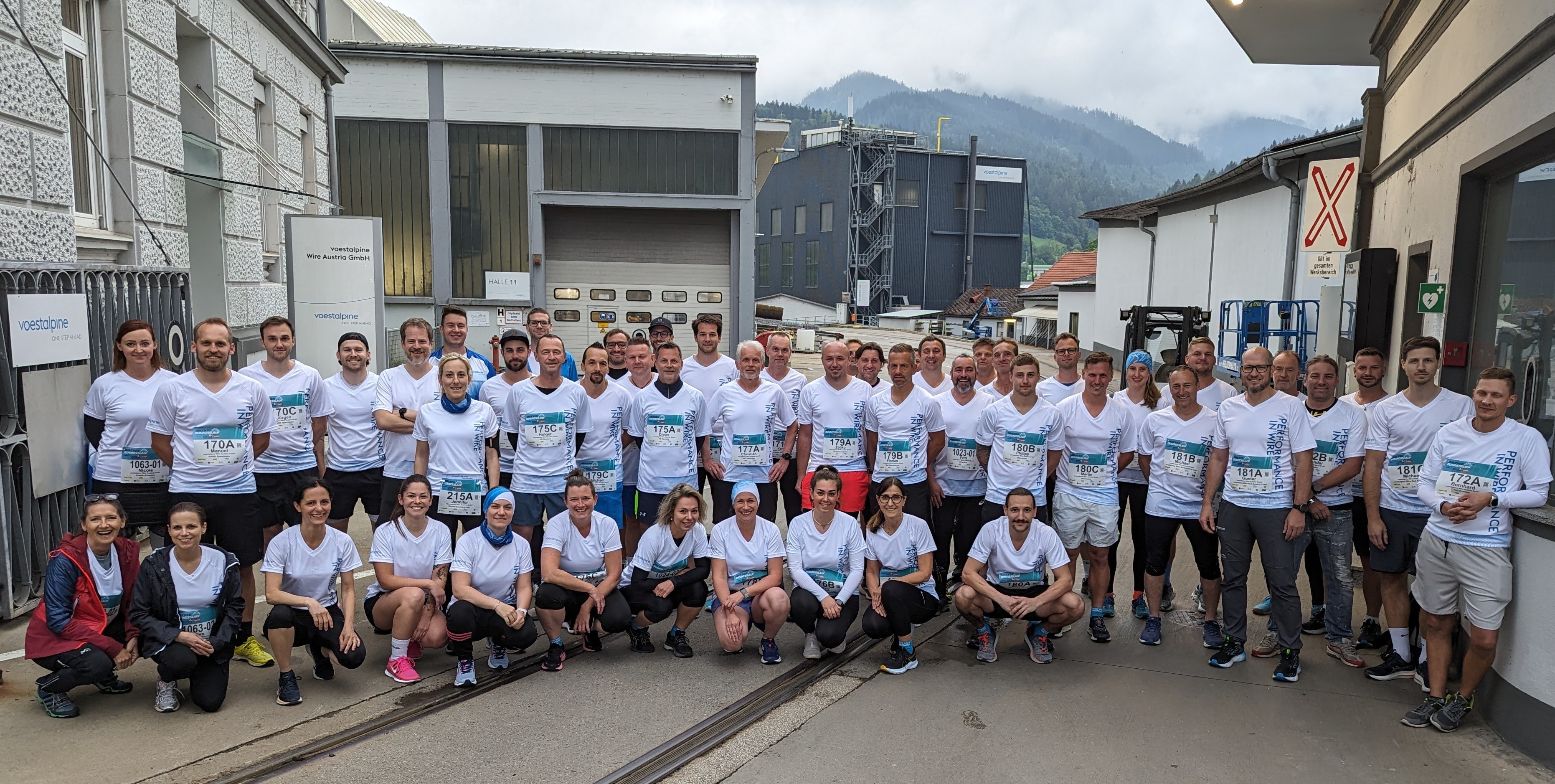 Strong together: PERFORMANCE IN WIRE team spirit at the business run in ...